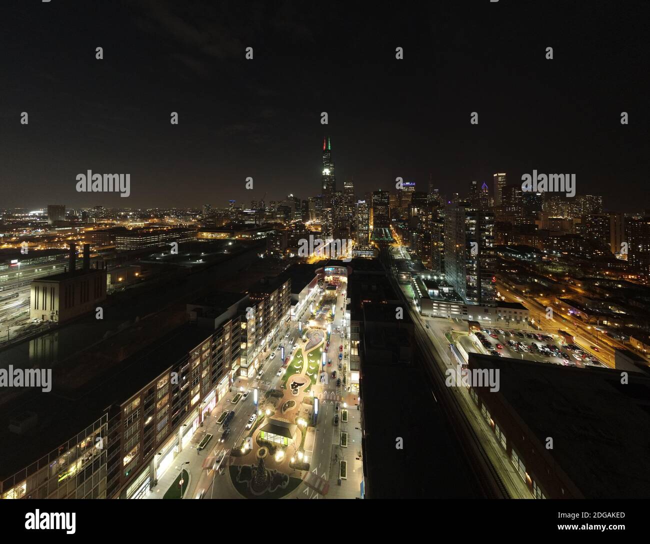 Chicago aerial night drone hi-res stock photography and images - Alamy