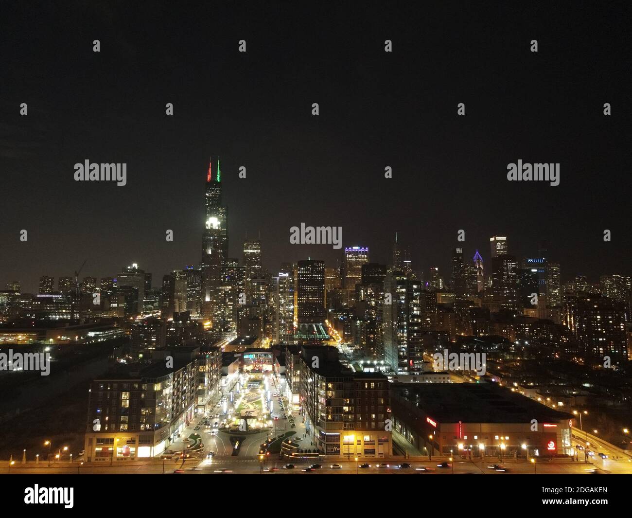 Chicago aerial night drone hi-res stock photography and images - Alamy