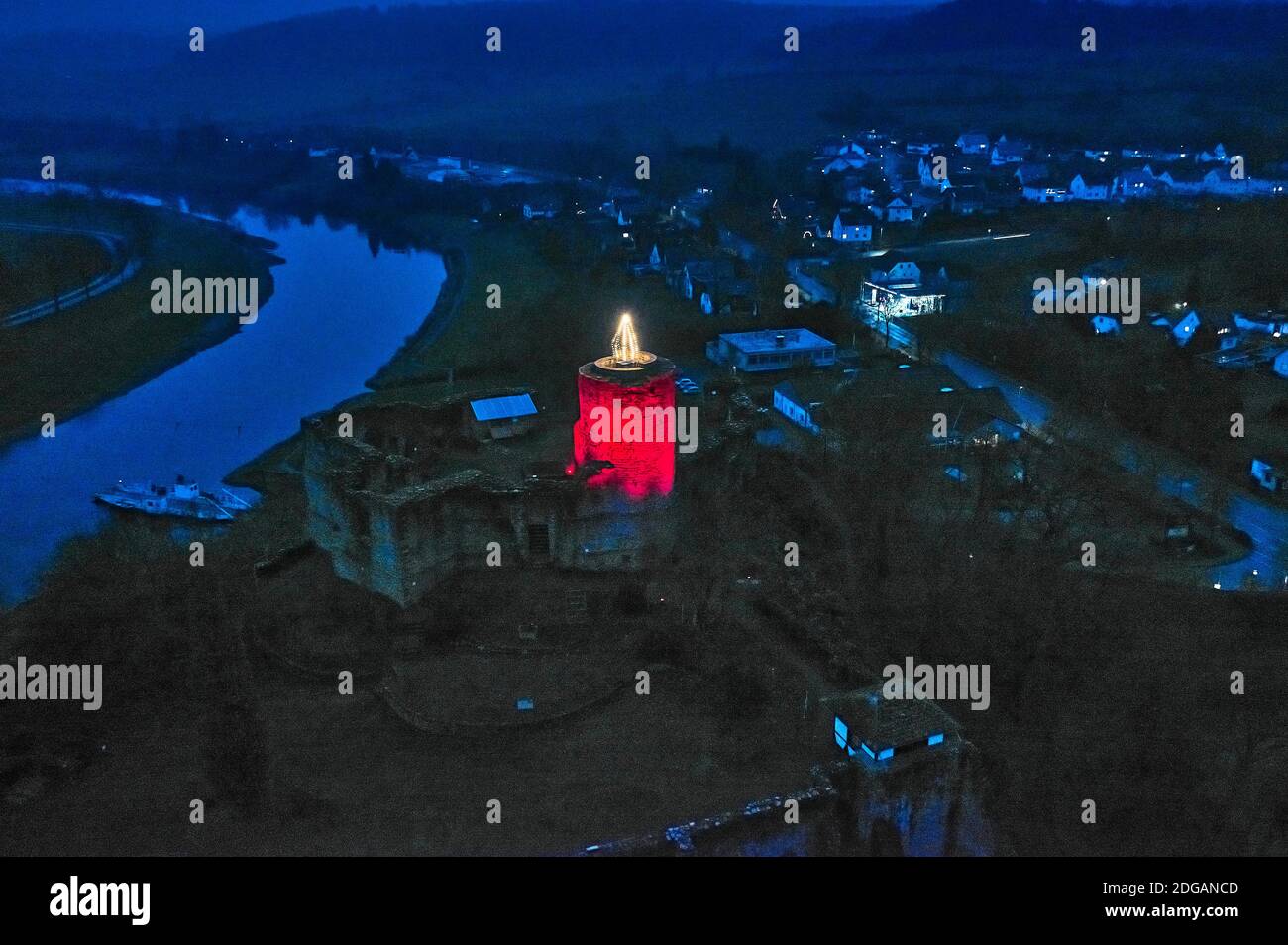 Polle castle ruins hi-res stock photography and images - Alamy