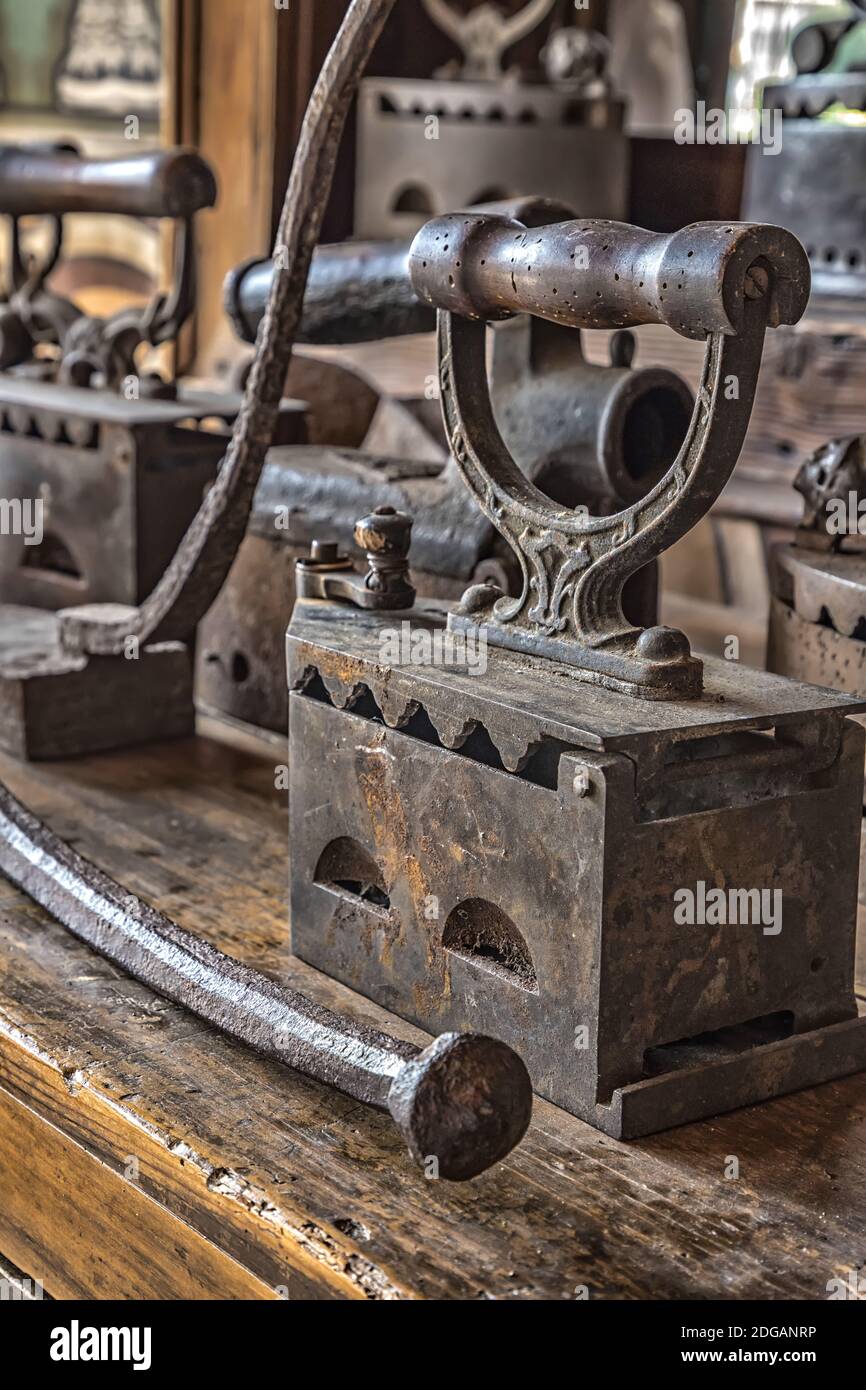 Vintage irons hi-res stock photography and images - Alamy