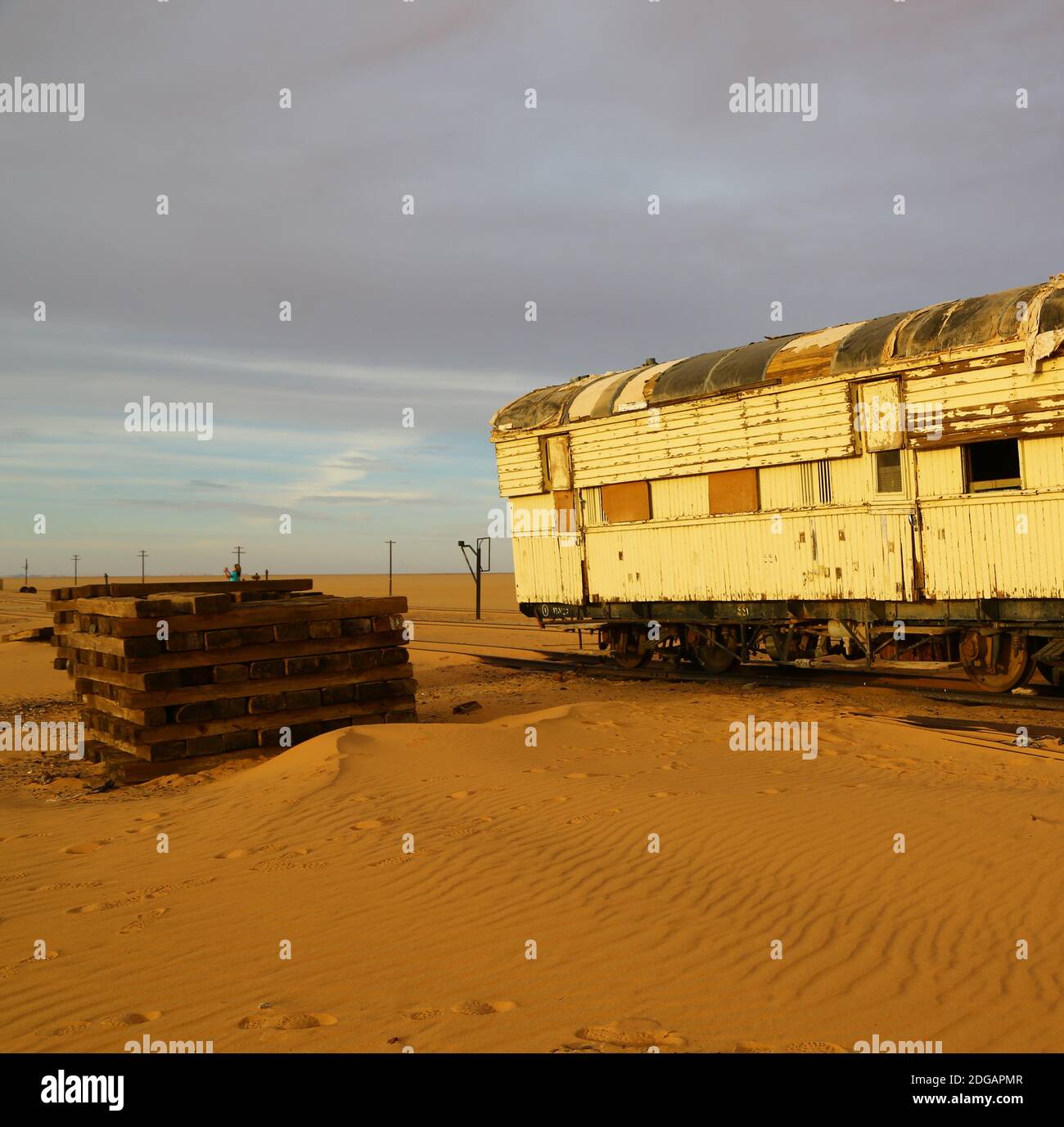 Poor infrastructure africa train hi-res stock photography and images ...
