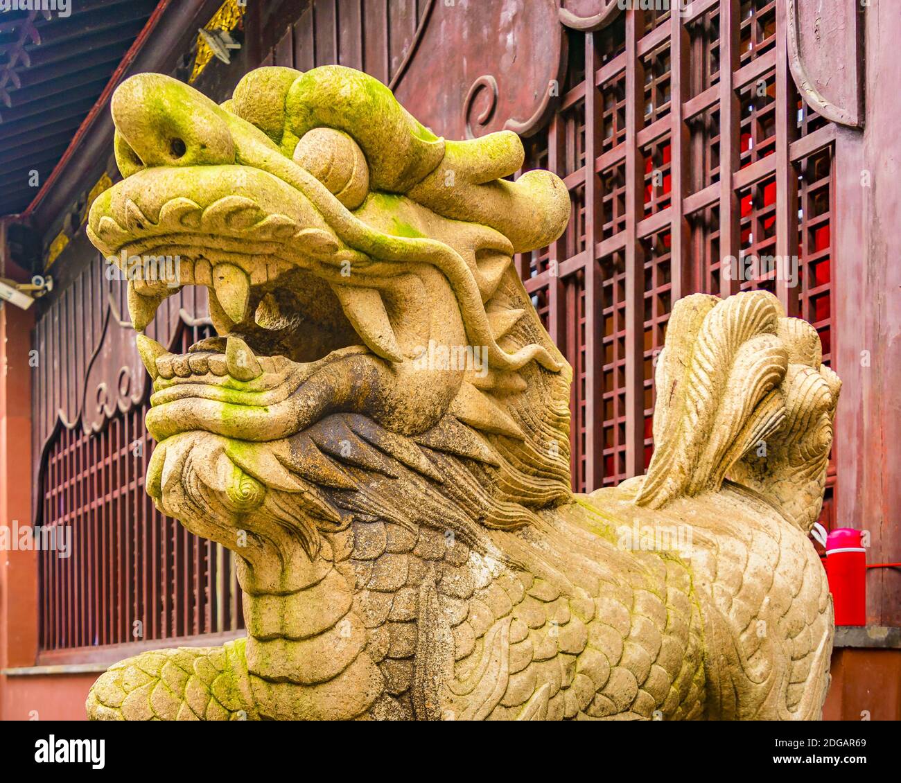 Lion Sculpture, Yuyuan Garden, Shanghai, China Stock Photo - Alamy