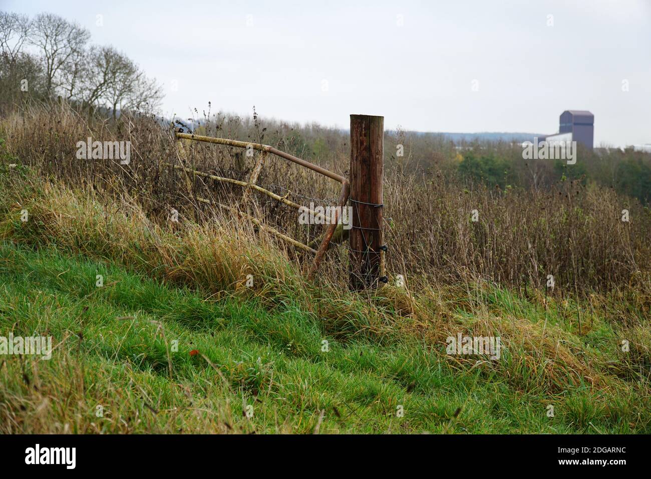 Bent old gate hi-res stock photography and images - Alamy