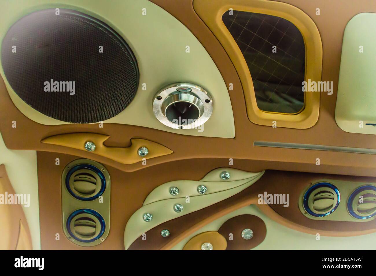 Vintage brown limousine hi-res stock photography and images - Alamy