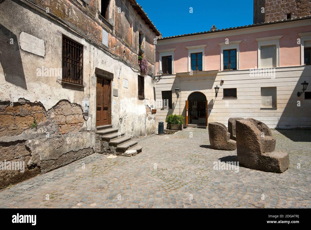 Calcata italy hi-res stock photography and images - Alamy