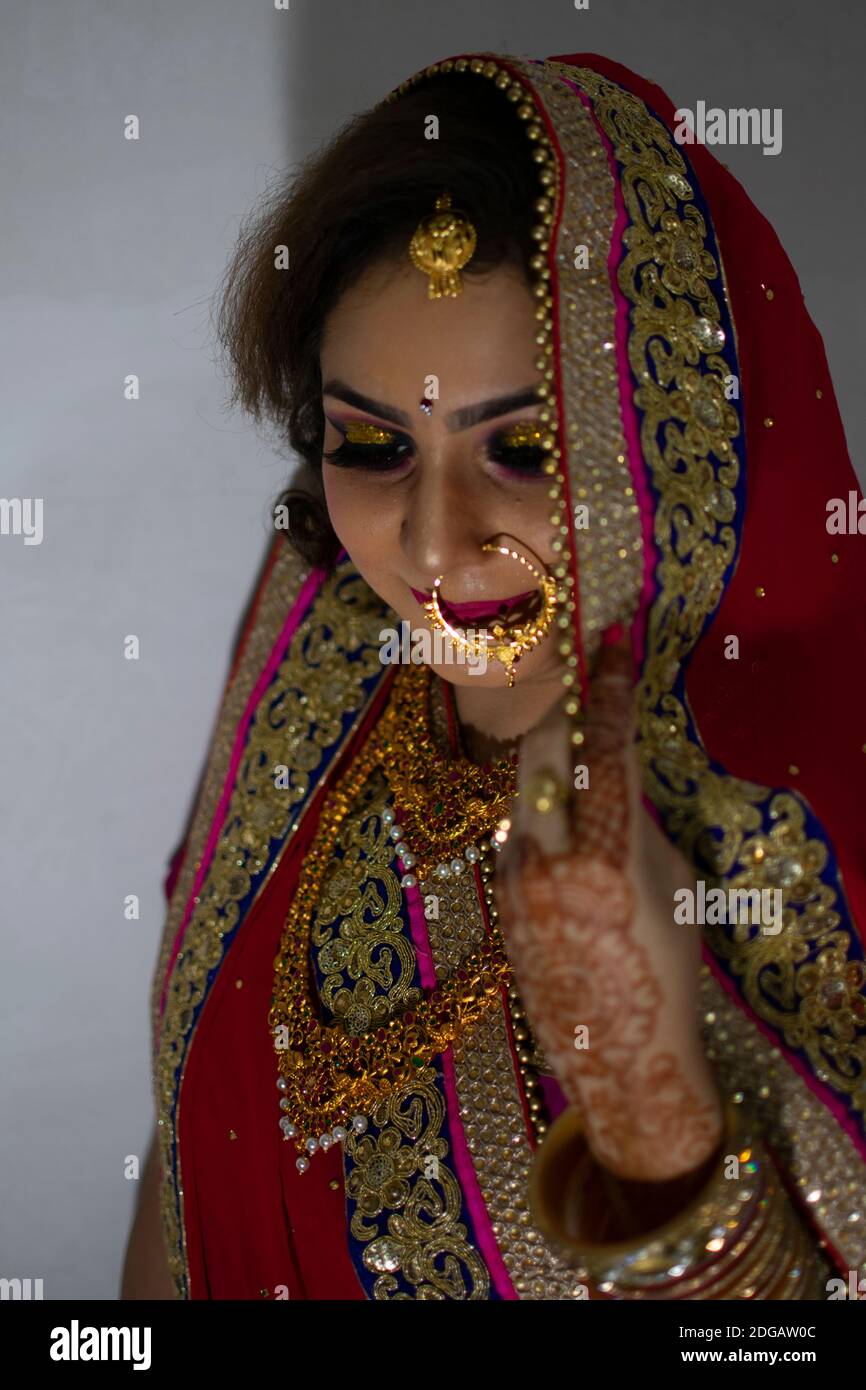 Saree model hi-res stock photography and images - Alamy