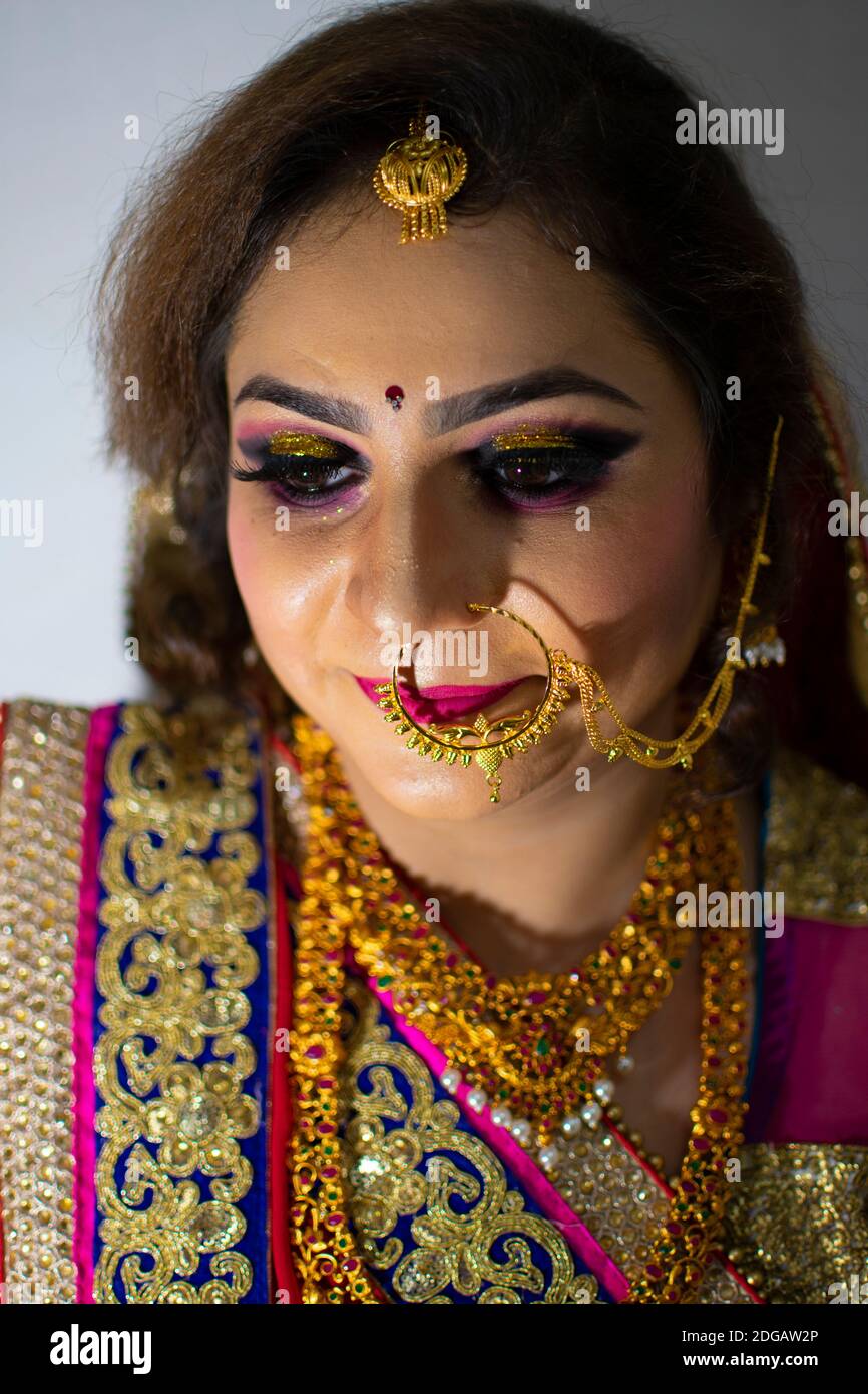 Indian gold jewellery model female hi-res stock photography and images ...