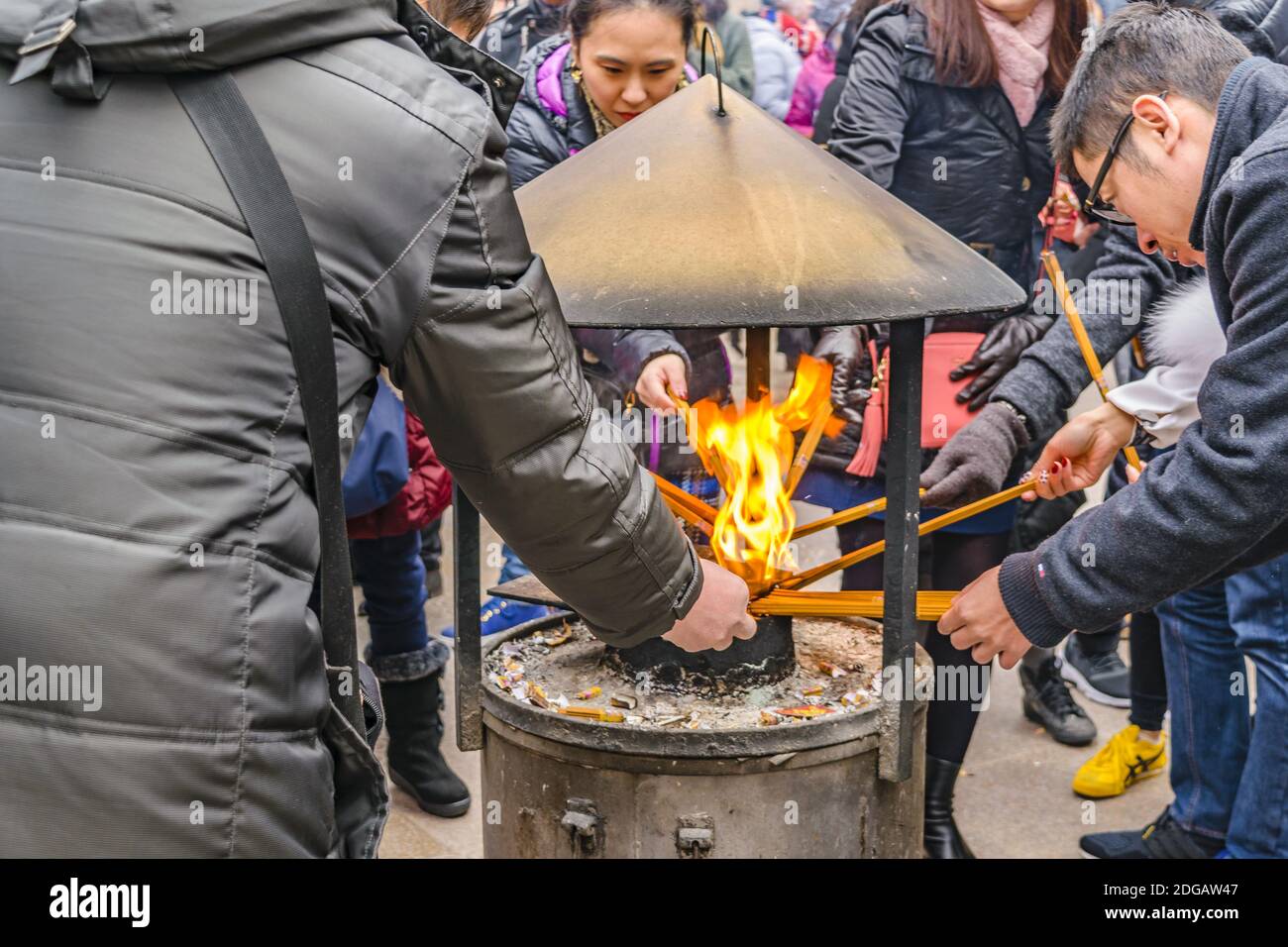 Fire Ritual at Jingan Temple, Shanghai, China Stock Photo - Alamy
