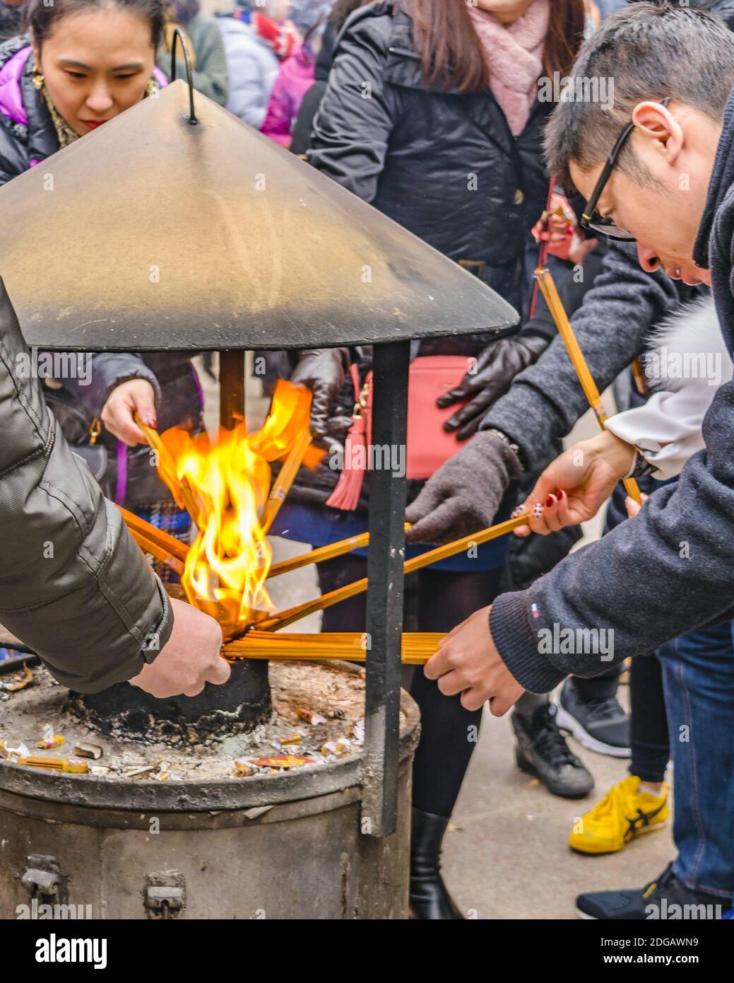Fire Ritual at Jingan Temple, Shanghai, China Stock Photo - Alamy