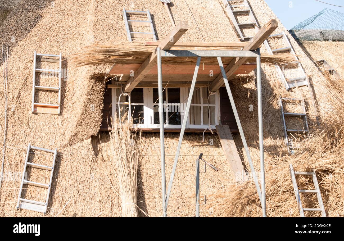 Thatch material hi-res stock photography and images - Alamy