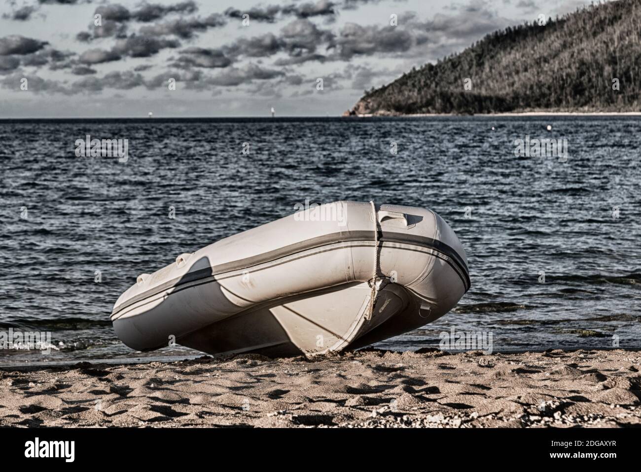 Rubber raft in ocean hi-res stock photography and images - Alamy