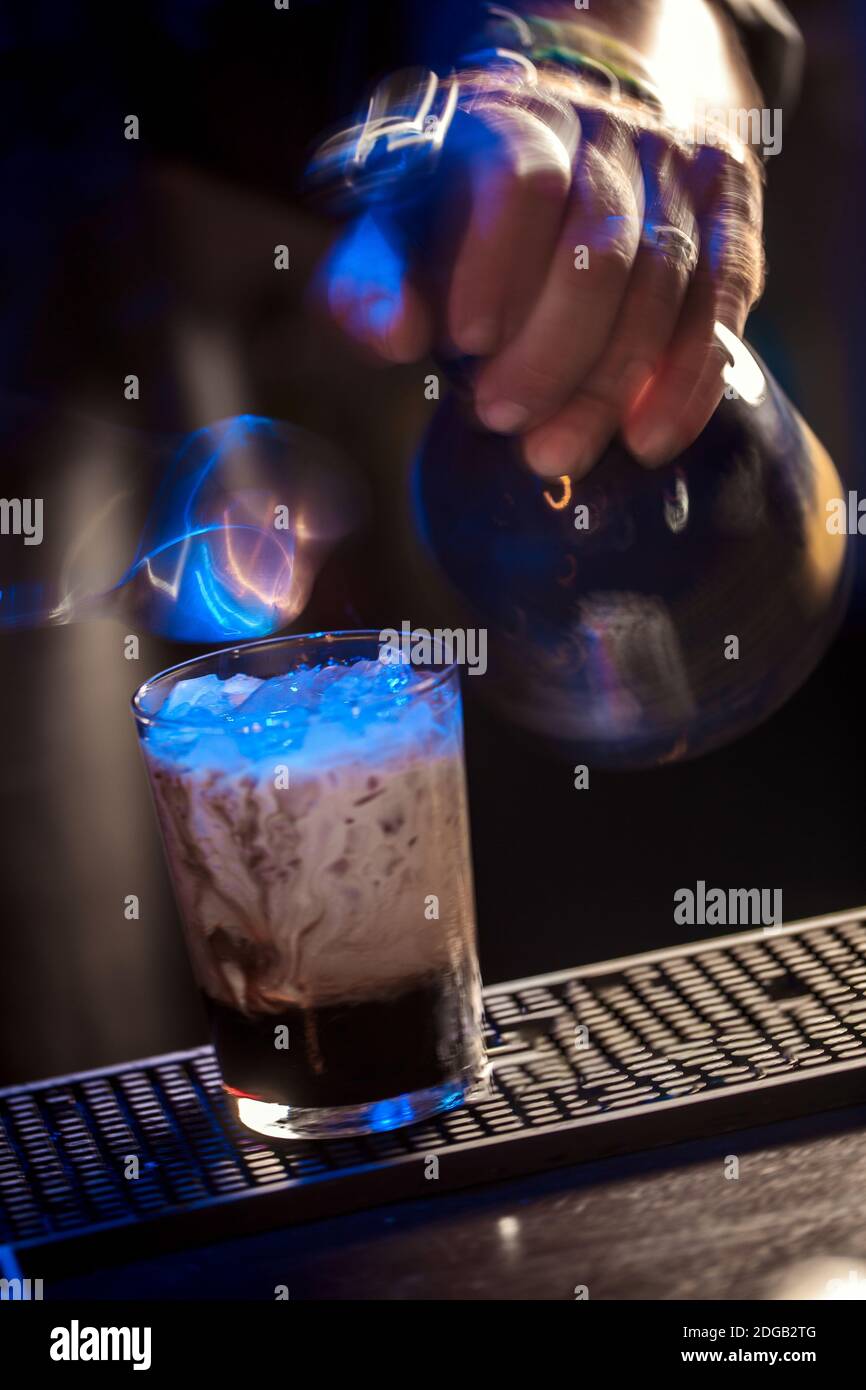 Prepare a cocktail hi-res stock photography and images - Alamy