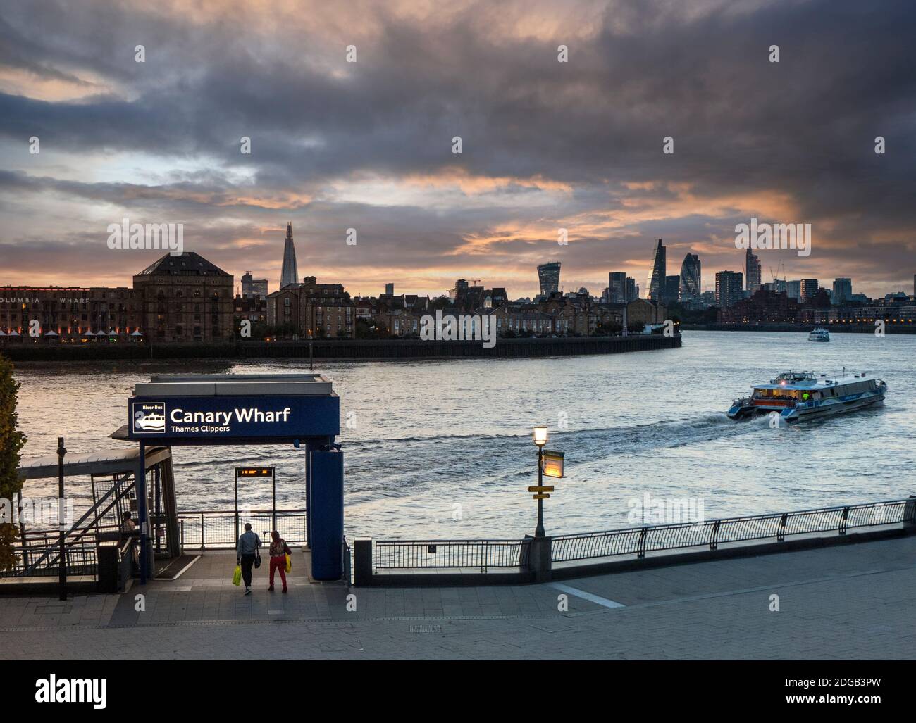CANARY WHARF RB1 THAMES CLIPPER LONDON CITY SUNSET Thames Clipper River ...