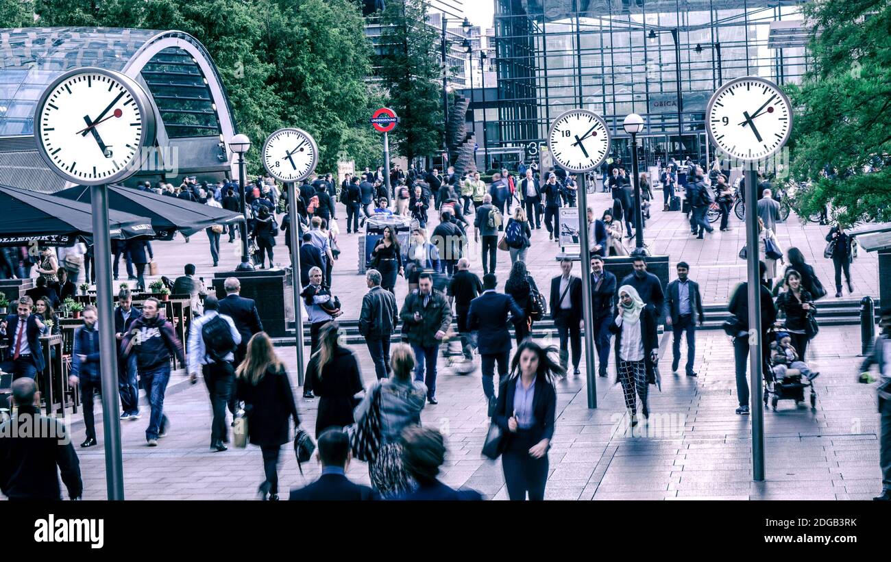 CITY COMMUTERS CROWDS CANARY WHARF CLOCKS LONDON commuting Canary Wharf ...