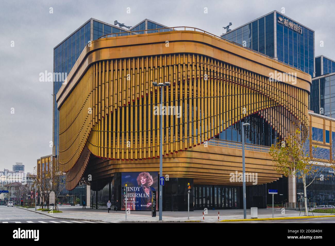 Construction new building shanghai hi-res stock photography and images ...