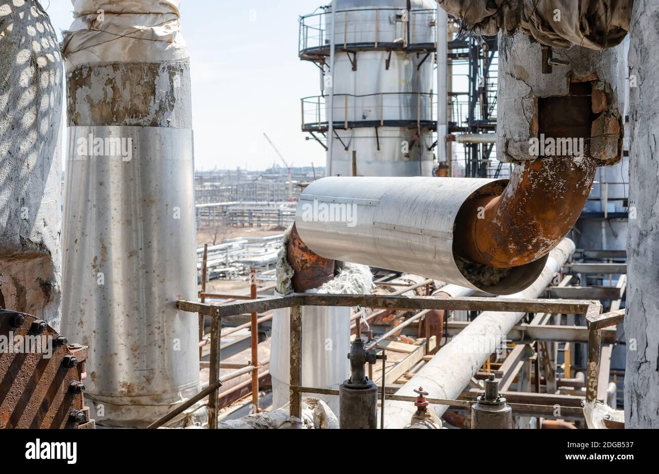 Oil refinery process hi-res stock photography and images - Alamy
