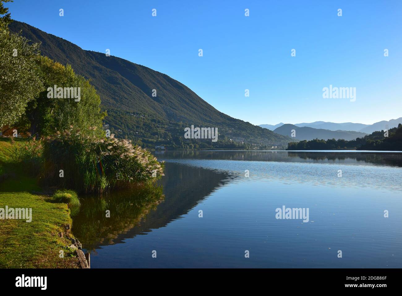 Lago di endine hi-res stock photography and images - Alamy