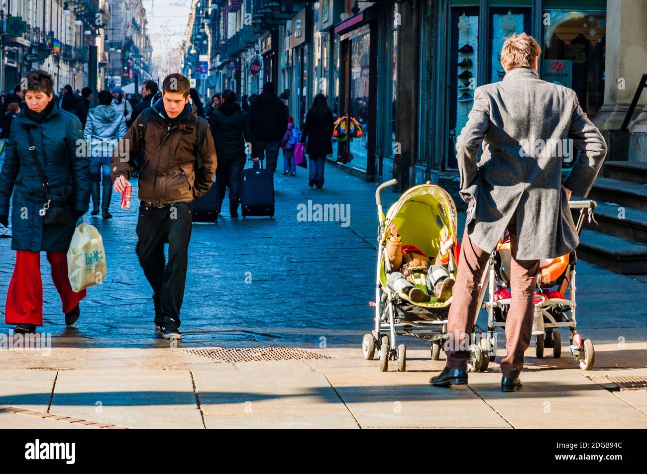 Walking turin hi-res stock photography and images - Alamy