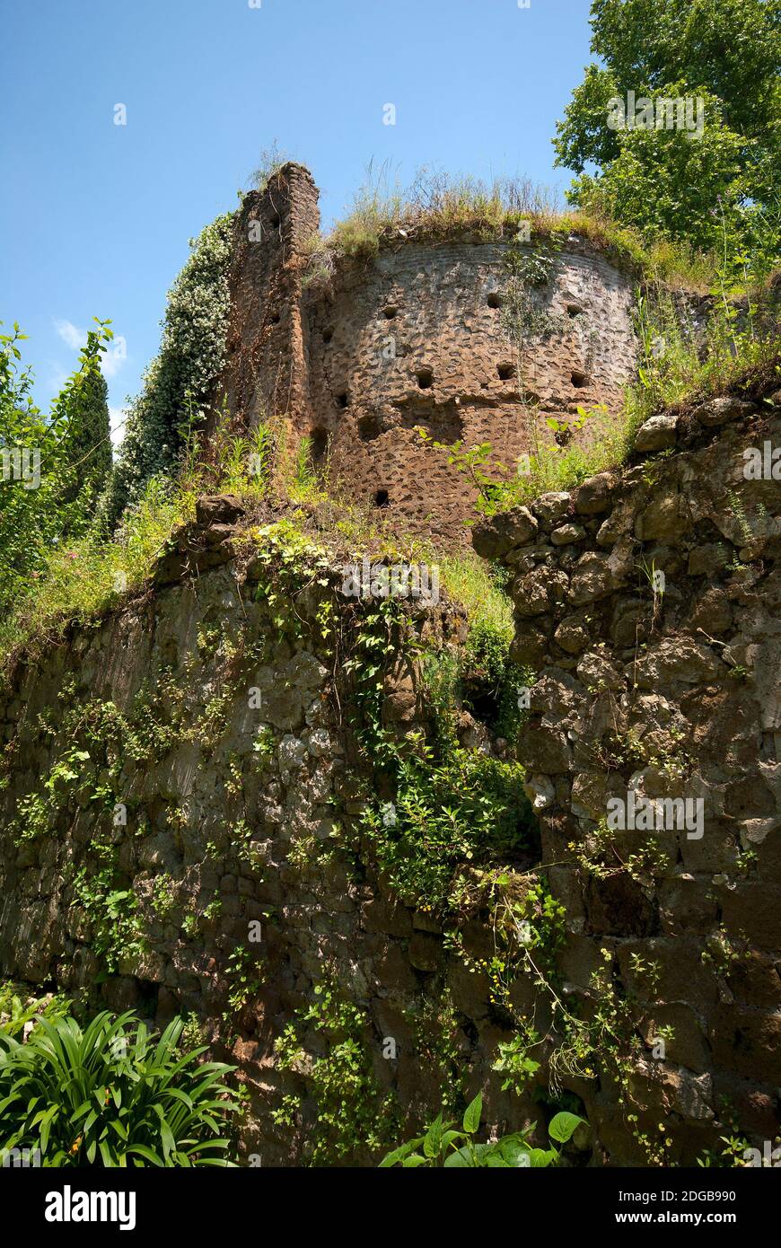 Medieval ruins in Ninfa Garden, Cisterna di Latina, Lazio, Italy Stock ...