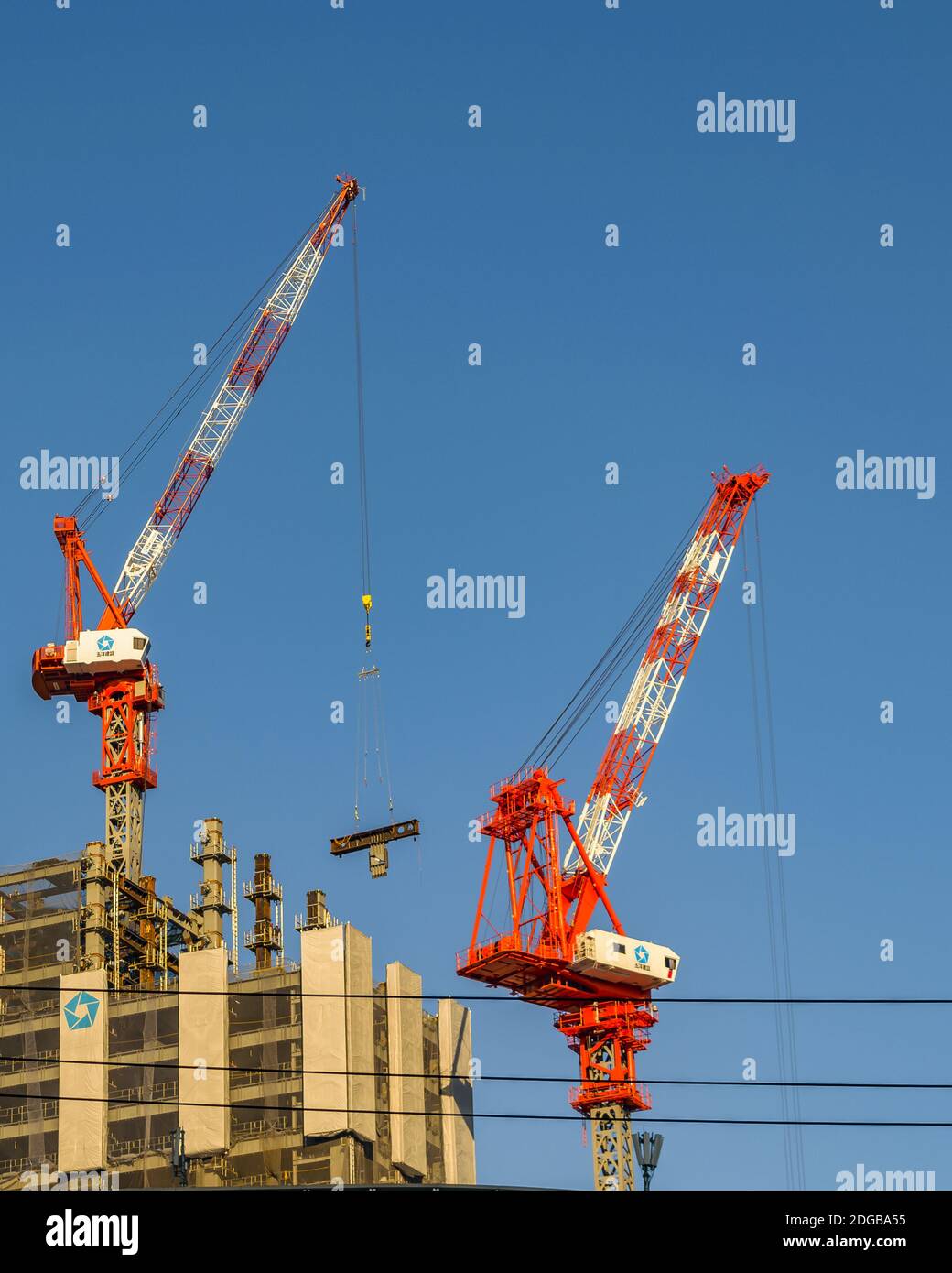 Osaka cranes hi-res stock photography and images - Alamy