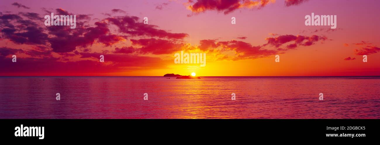 Panorama ocean sunset hi-res stock photography and images - Alamy