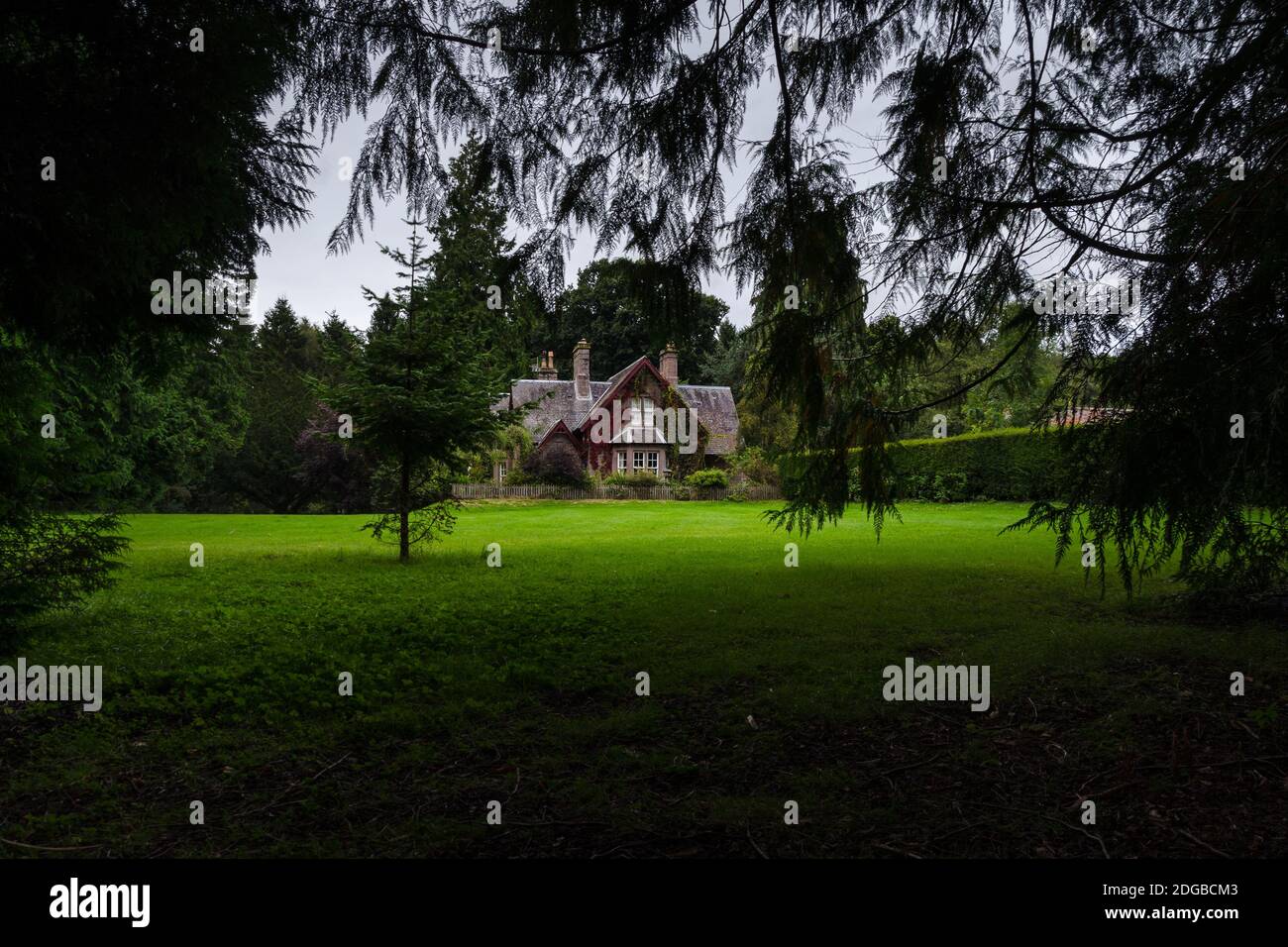 Traditional house in the Scottish countryside Stock Photo - Alamy
