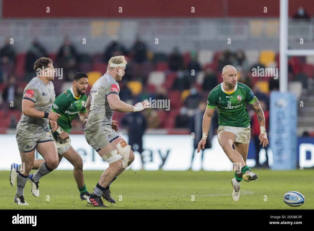 Billy Meakes, Centre (London Irish) with the ball Stock Photo - Alamy