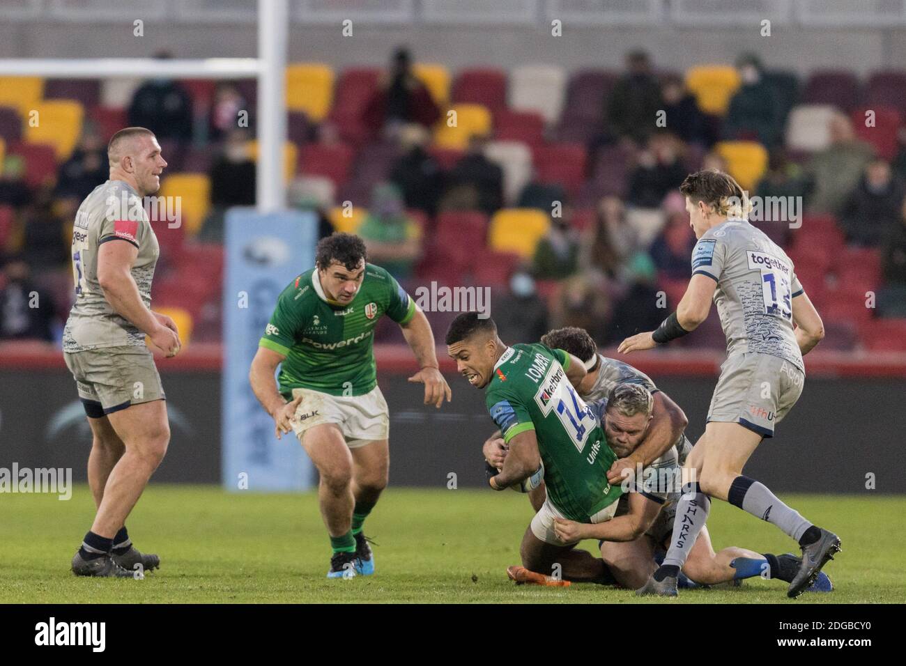 Ben Loader, Winger (London Irish) with the ball Stock Photo - Alamy