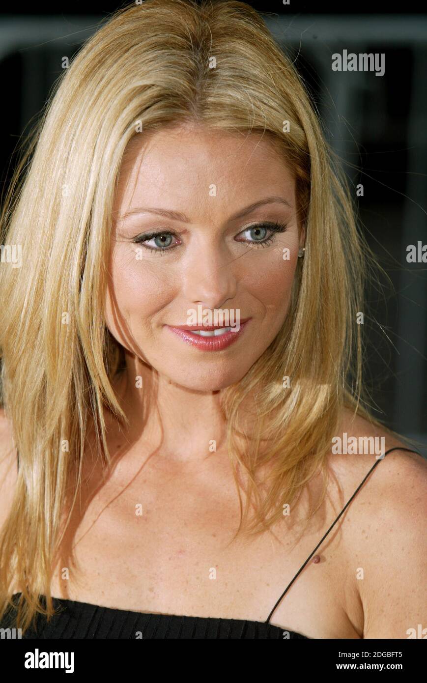 NEW YORK, NY- MAY 18: Kelly Ripa arrives at the 2004-05 ABC Network ...