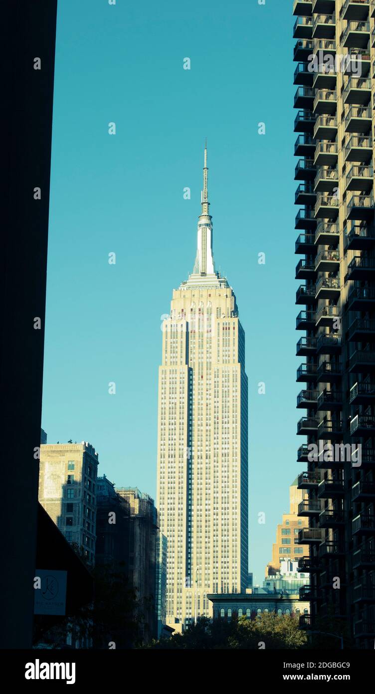 Empire state building blue light hi-res stock photography and images ...