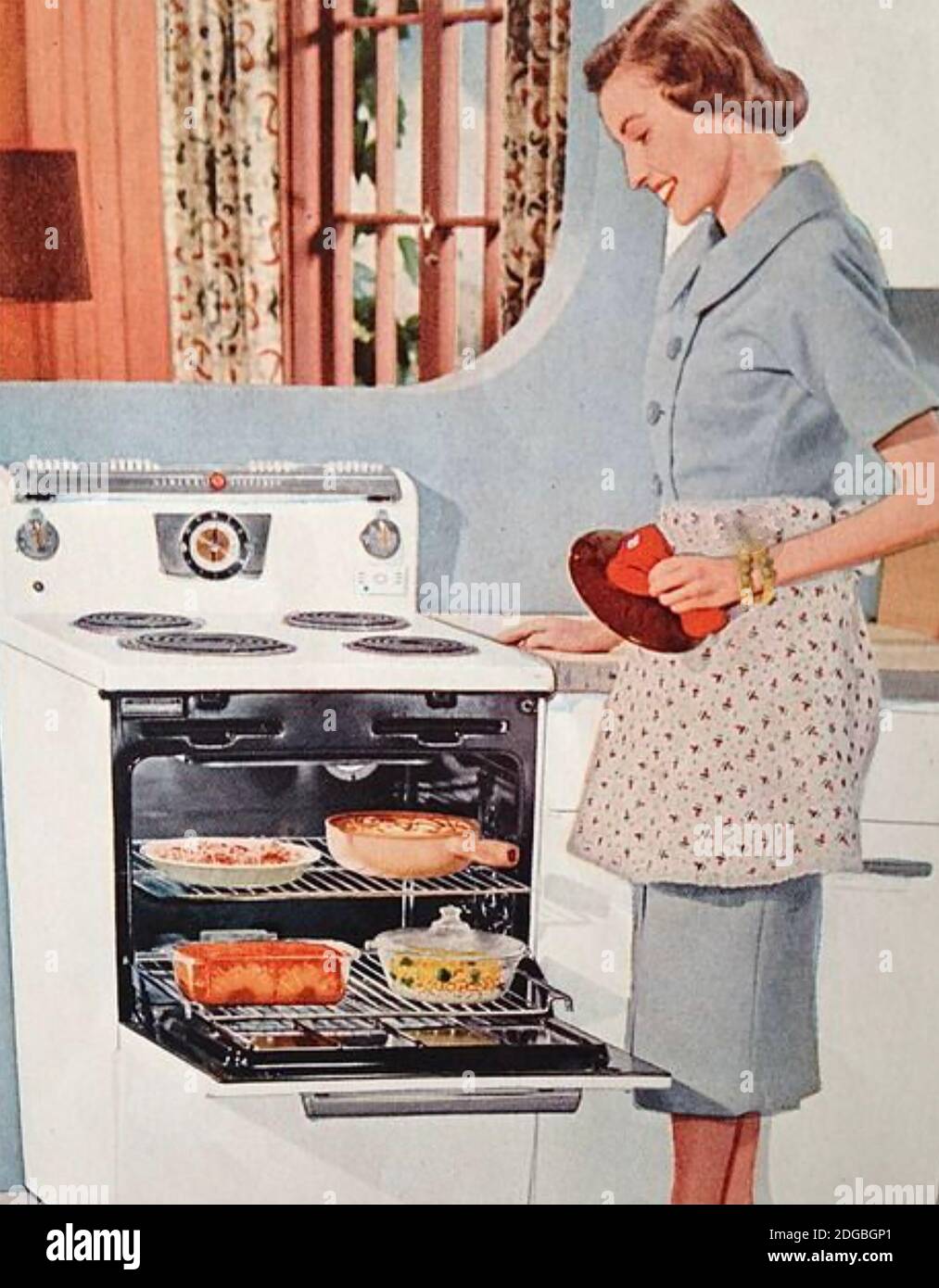 1950s kitchen cooking hi-res stock photography and images - Alamy