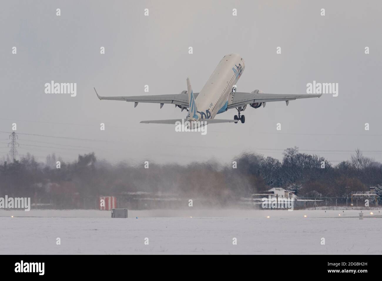 Weather flight hi-res stock photography and images - Alamy