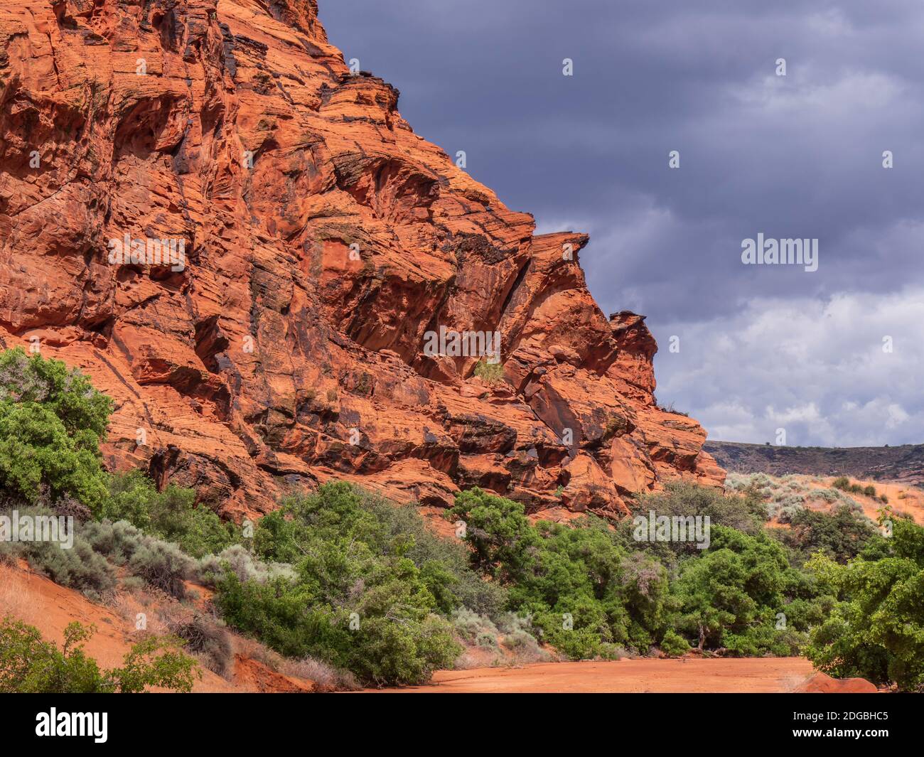 Red canyon sandstone cliffs hi-res stock photography and images - Alamy