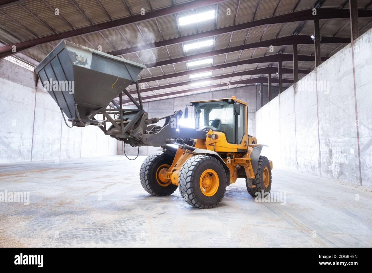 Center loader hi-res stock photography and images - Alamy