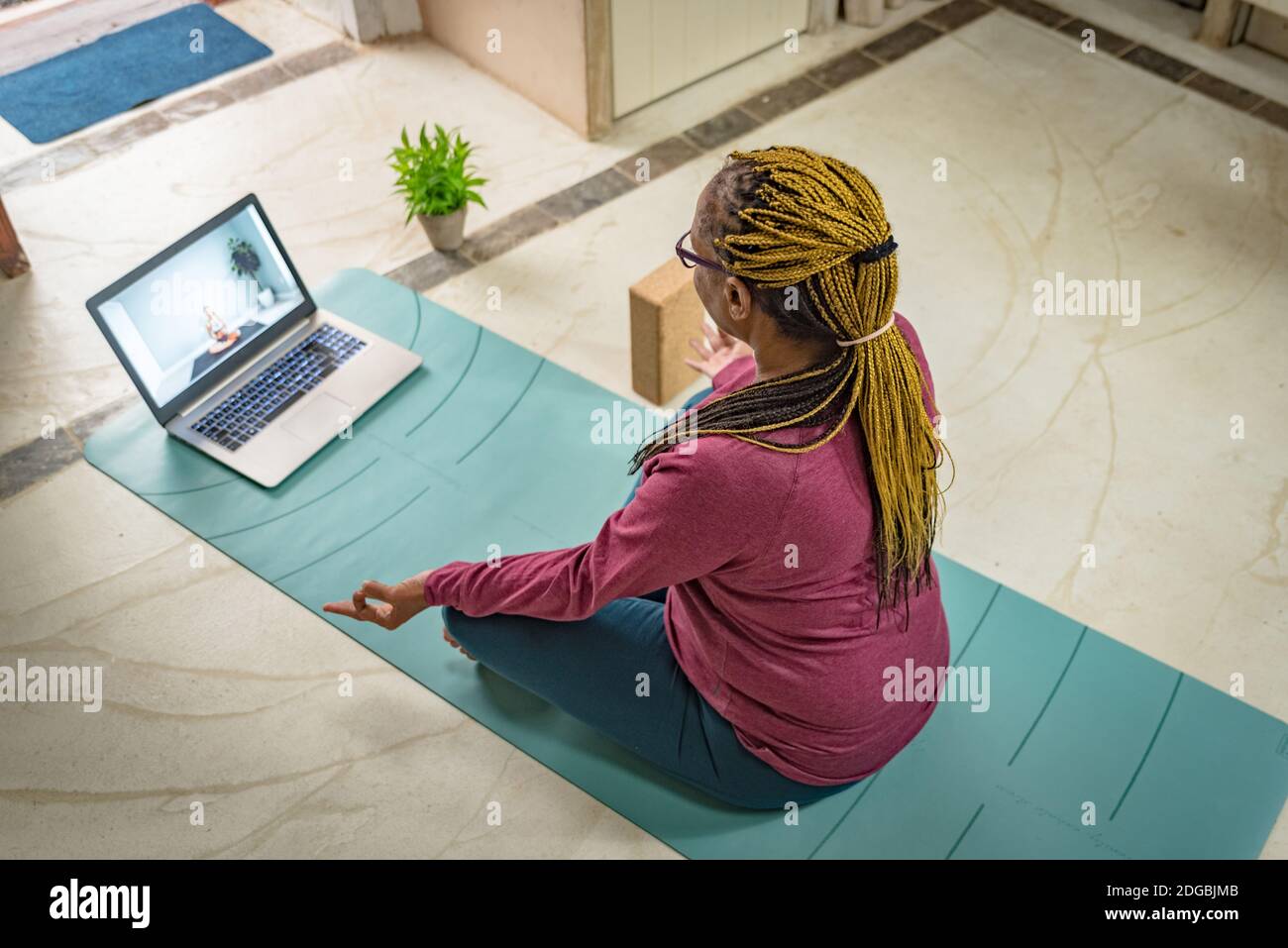 Crying exercise hi-res stock photography and images - Alamy