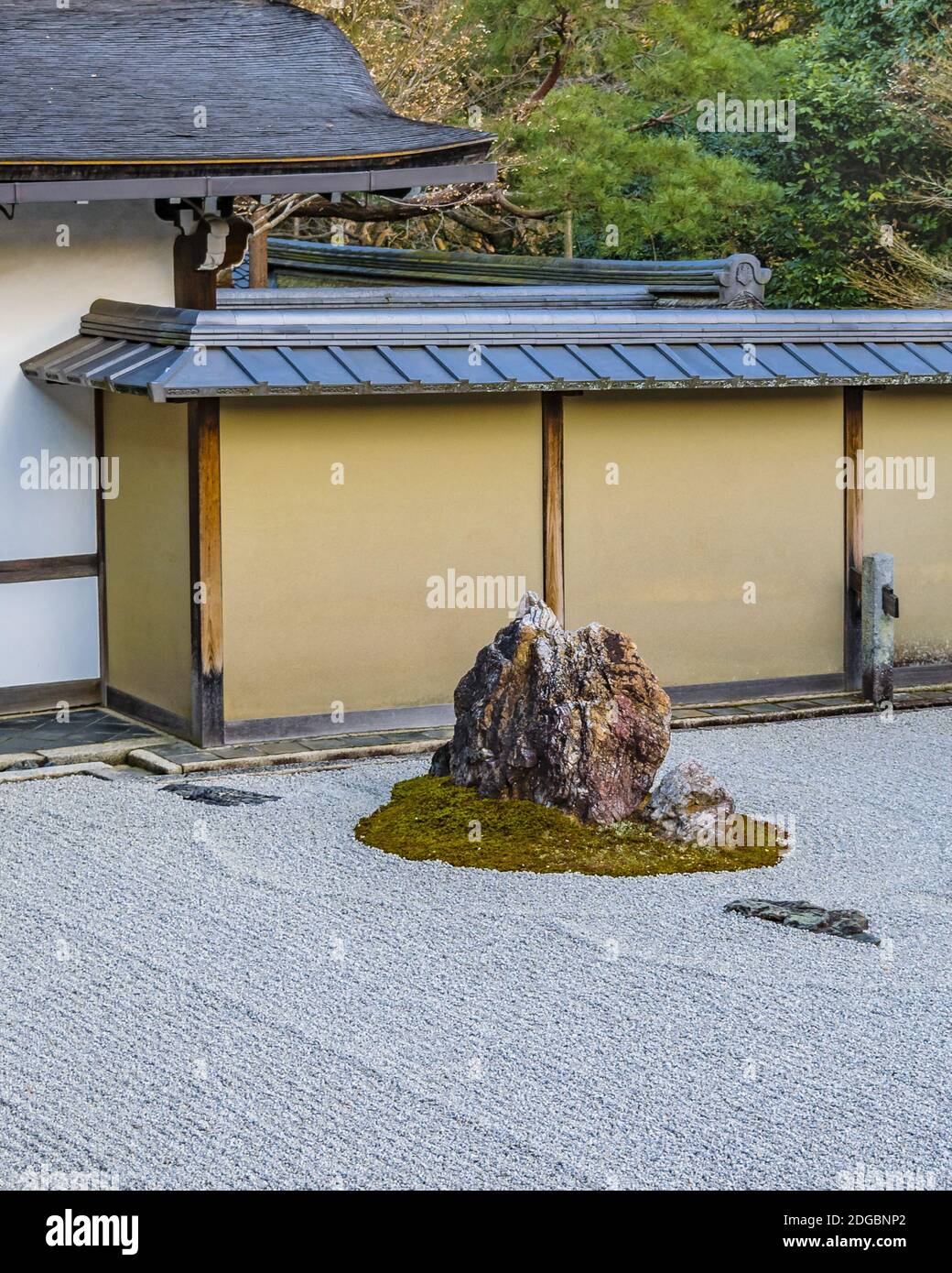 Ryoanji temple and rock garden hi-res stock photography and images - Alamy