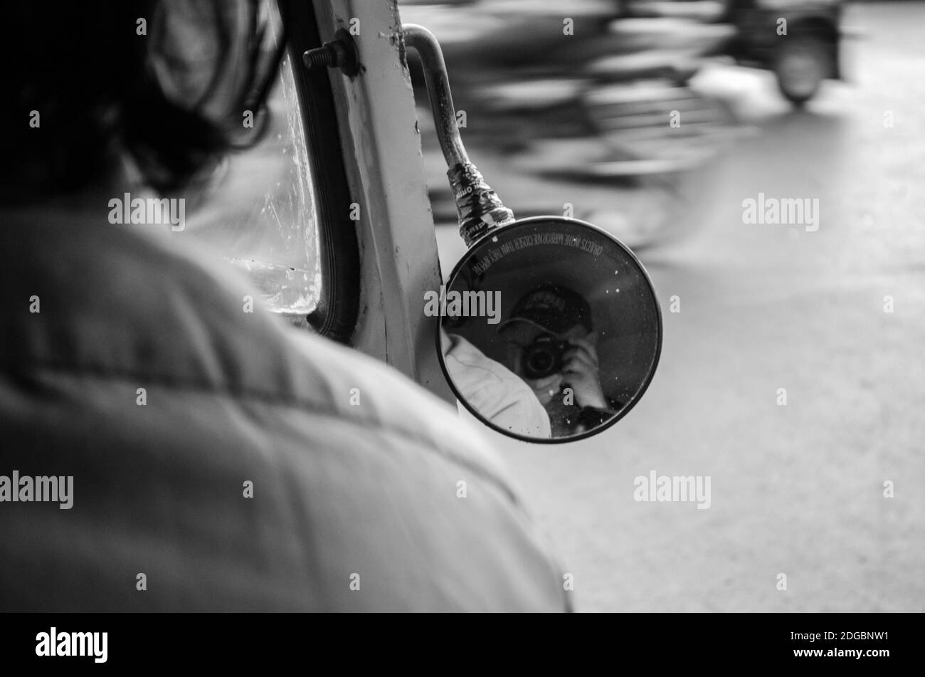 Yellow tuk tuk mumbai hi-res stock photography and images - Alamy