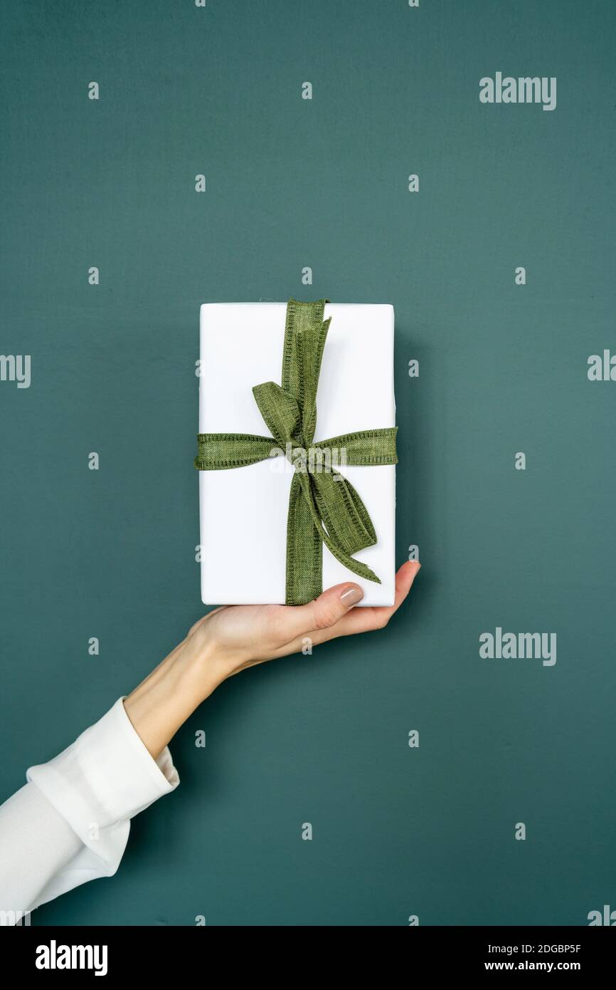 Hand holding box hi-res stock photography and images - Alamy