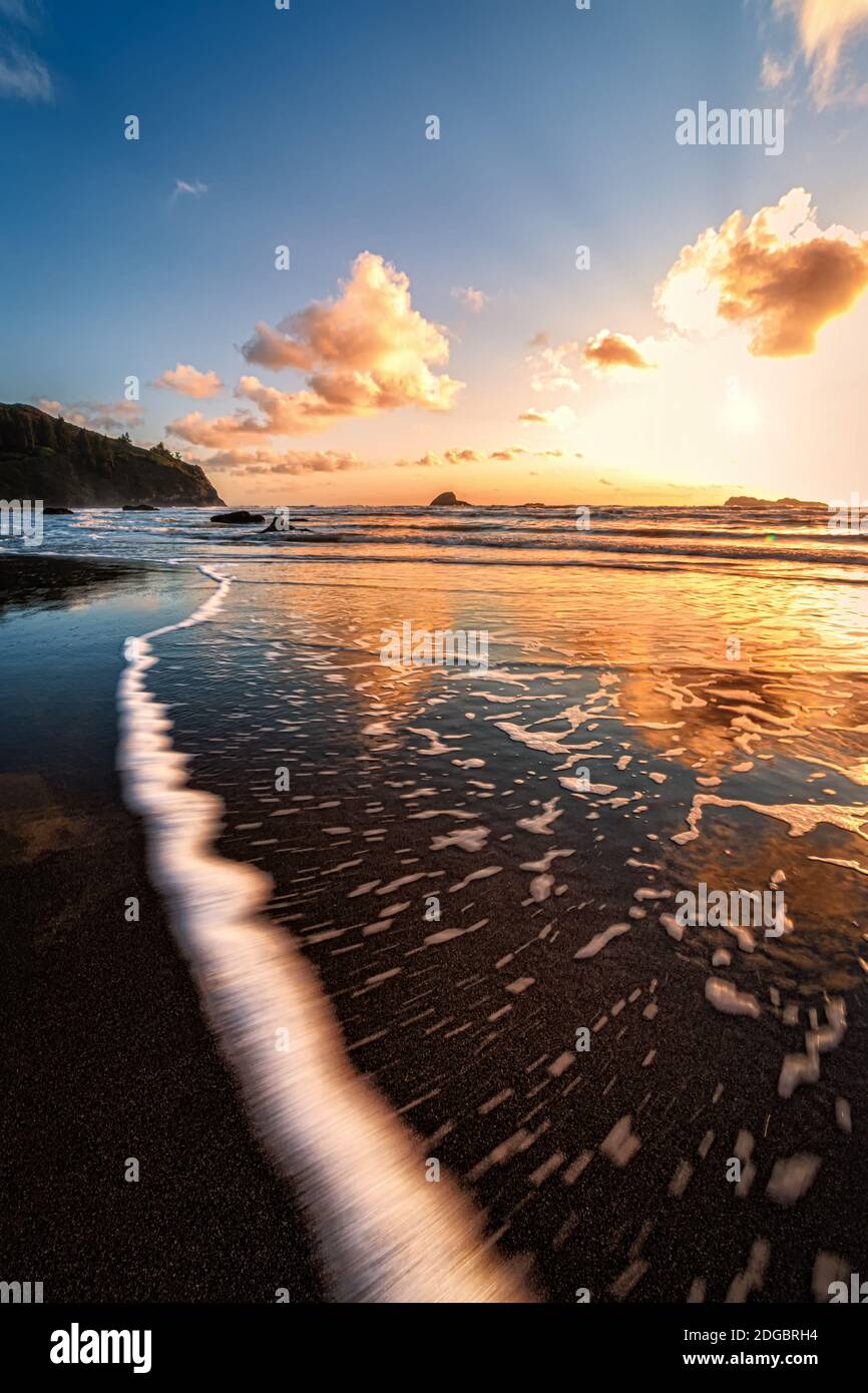 Sunset at a Rocky Pacific Northwest Beach Stock Photo - Alamy