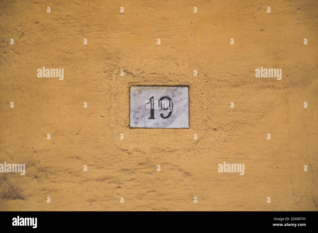 Number 19 sign hi-res stock photography and images - Alamy