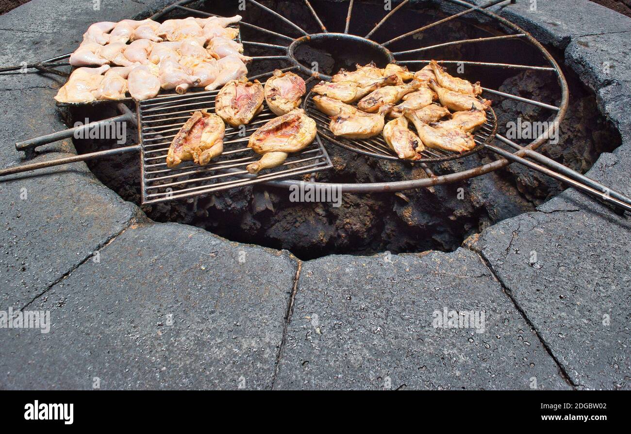 Image of roast chicken hi-res stock photography and images - Alamy