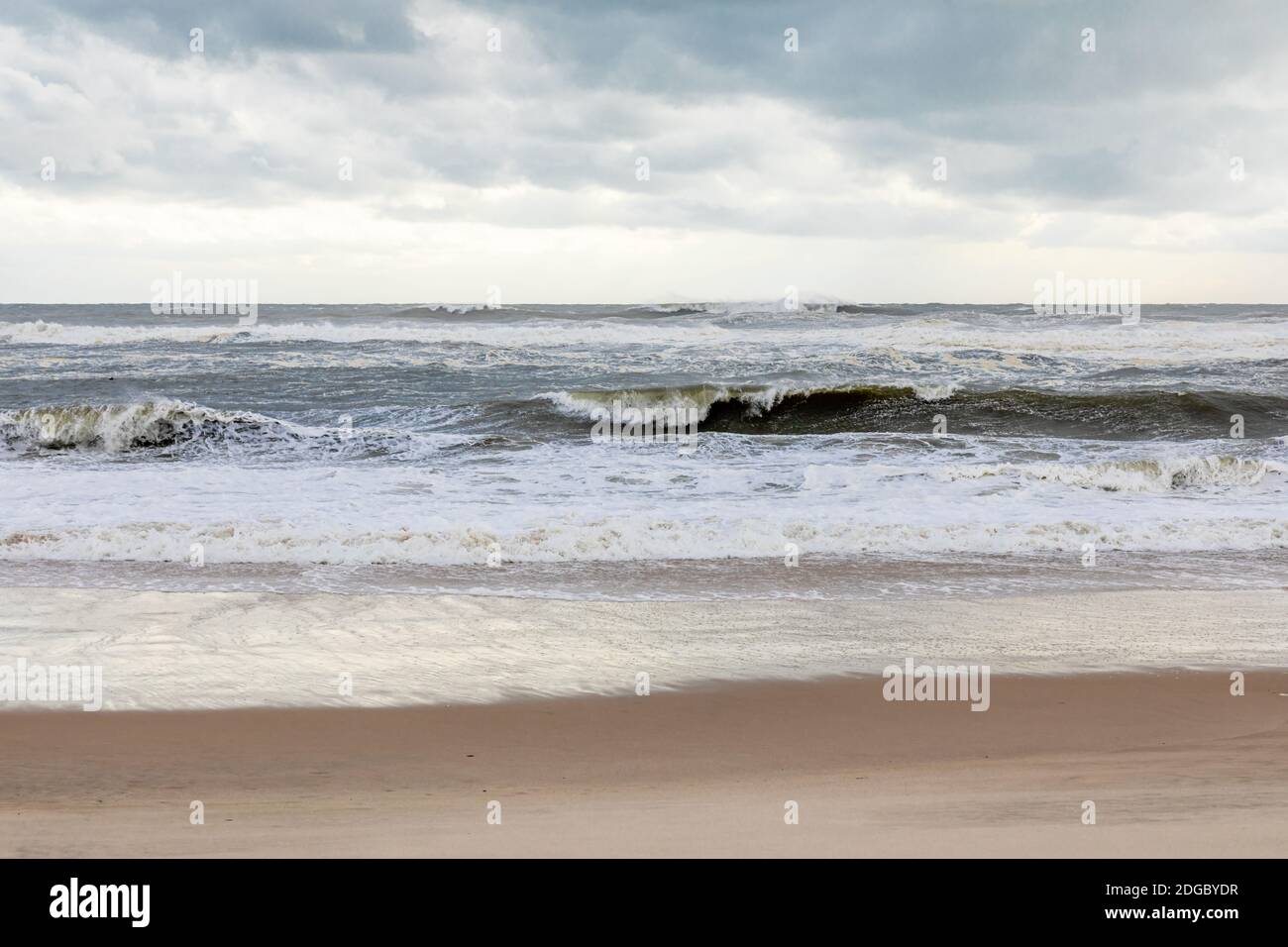 rough surf at Townline Beach, Wainscott, NY Stock Photo - Alamy