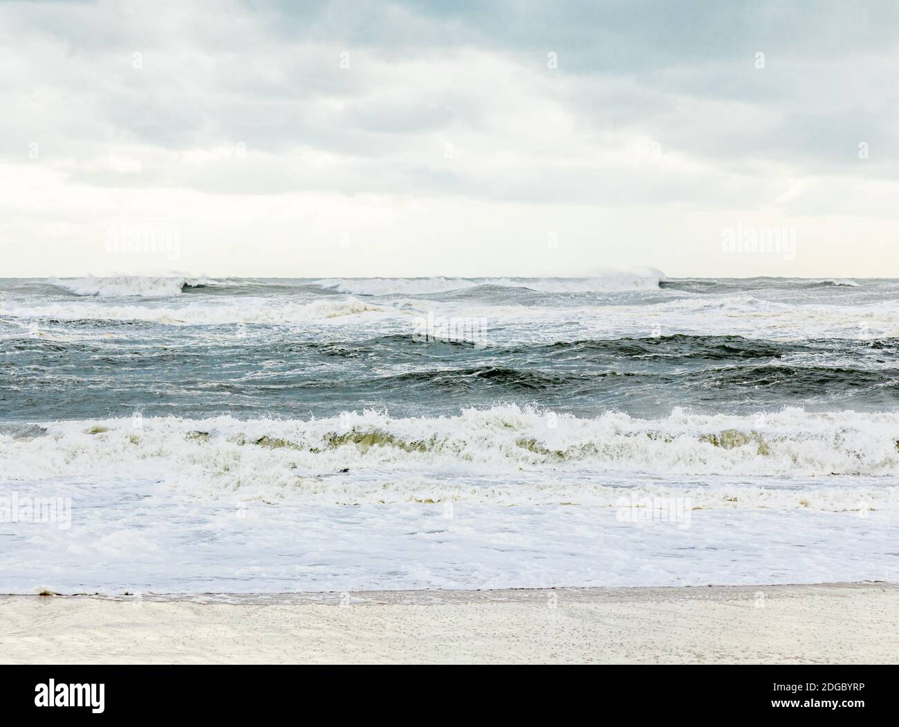 rough surf at Townline Beach, Wainscott, NY Stock Photo - Alamy