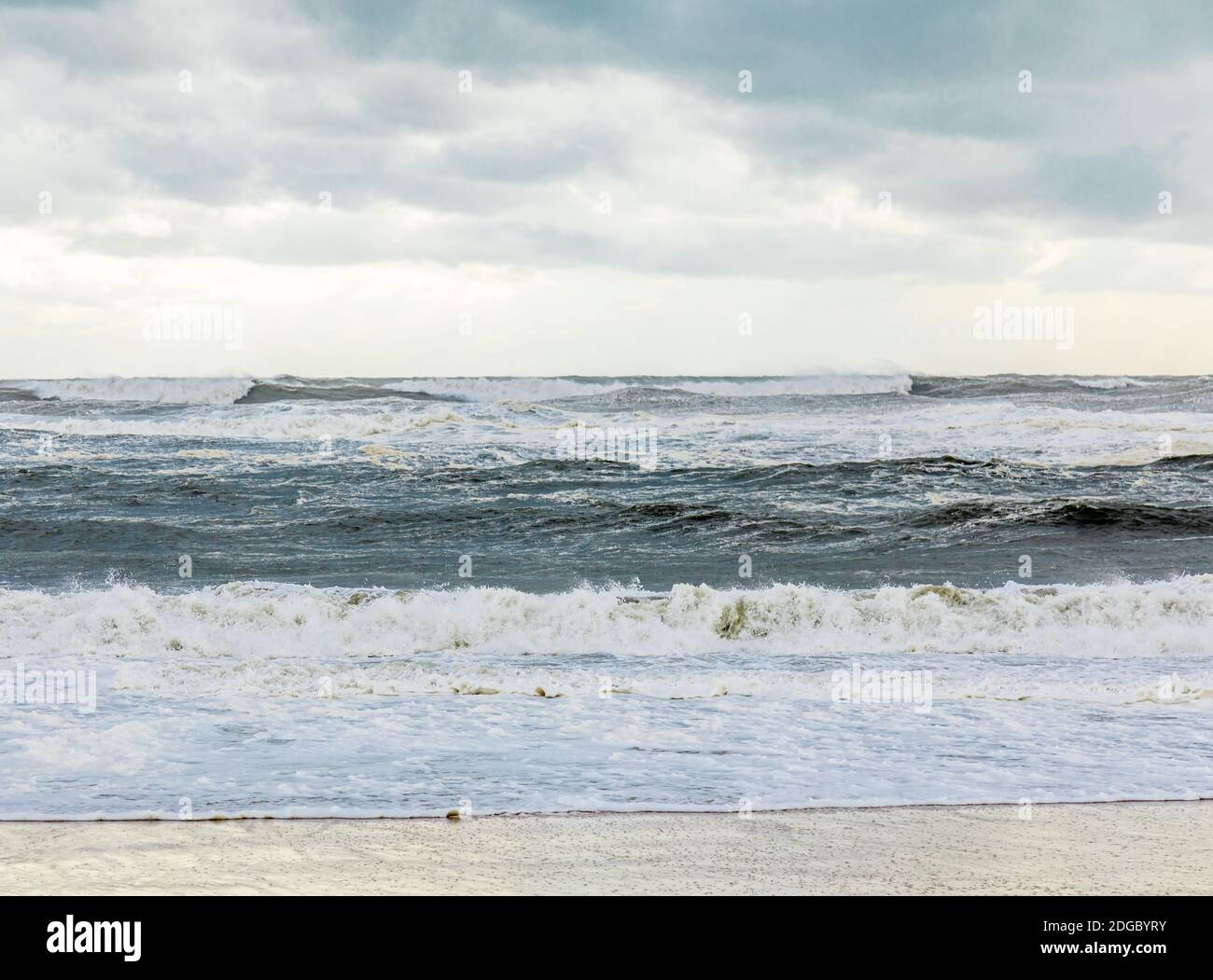 rough surf at Townline Beach, Wainscott, NY Stock Photo - Alamy