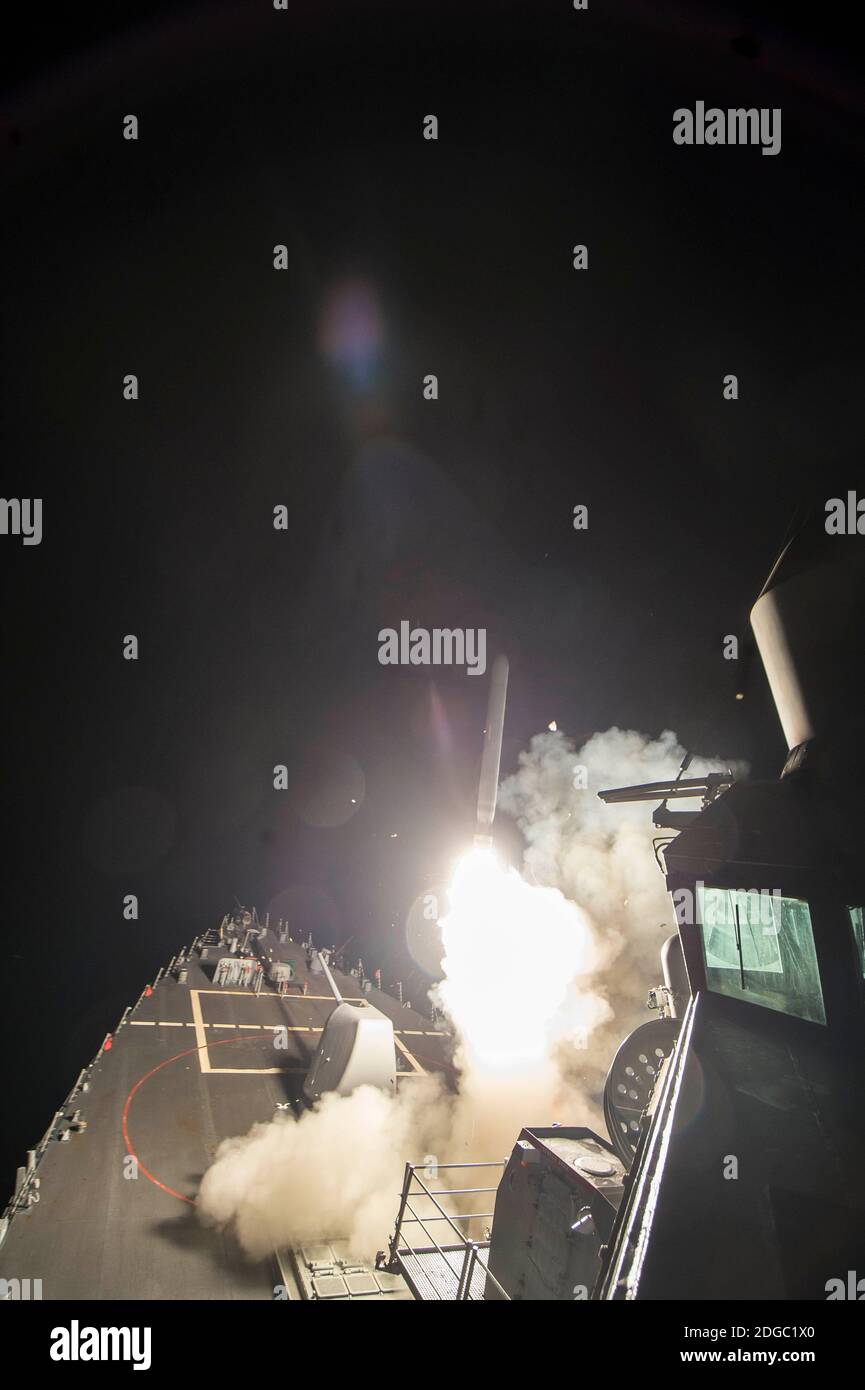 Uss ross ddg 71 hi-res stock photography and images - Alamy