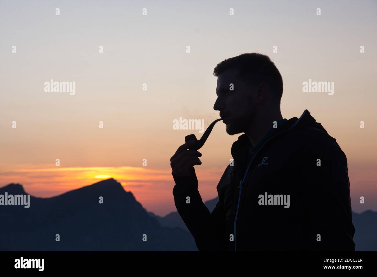 Retro man smoke pipe hi-res stock photography and images - Alamy