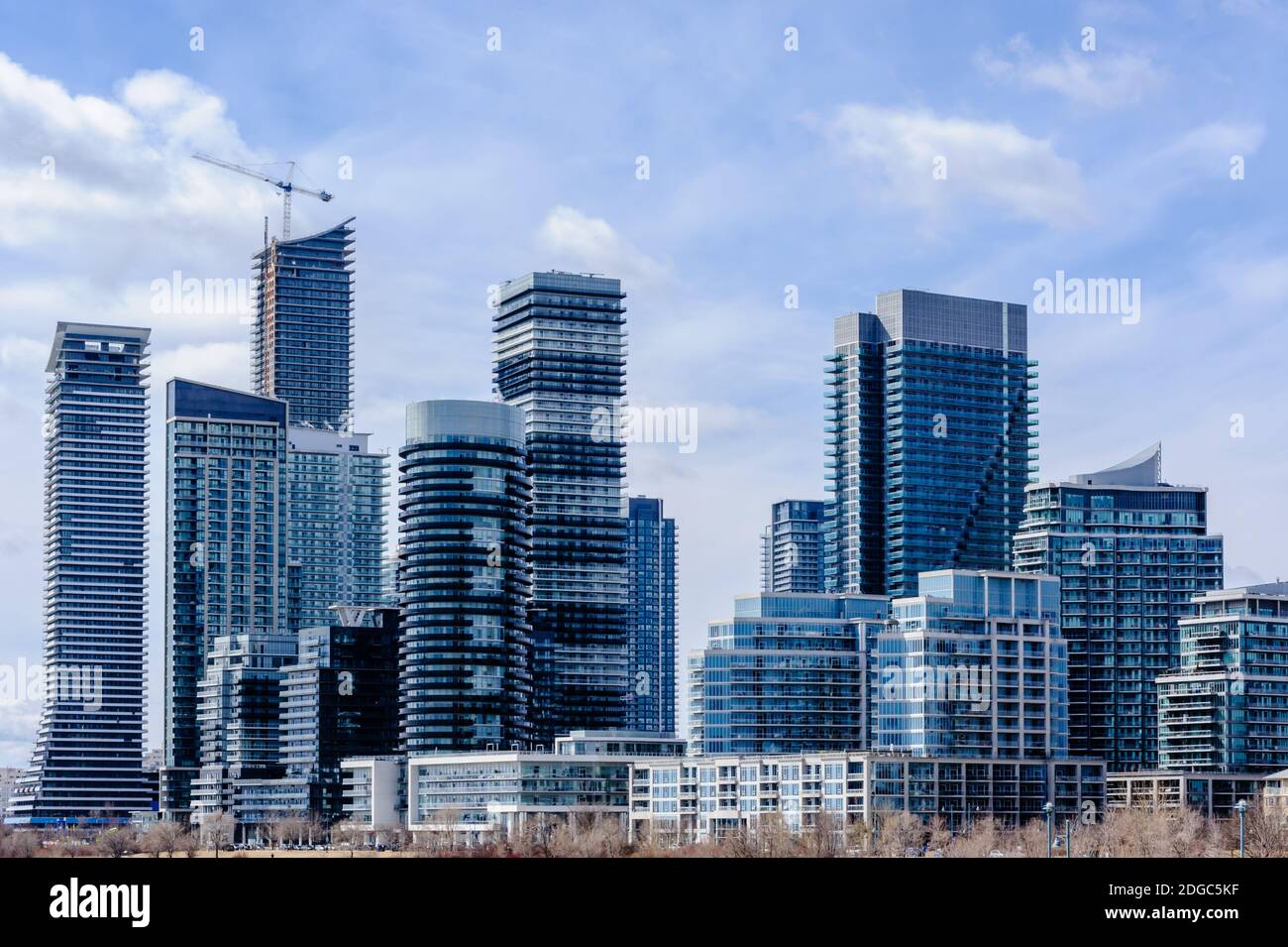 Toronto housing construction hi-res stock photography and images - Alamy