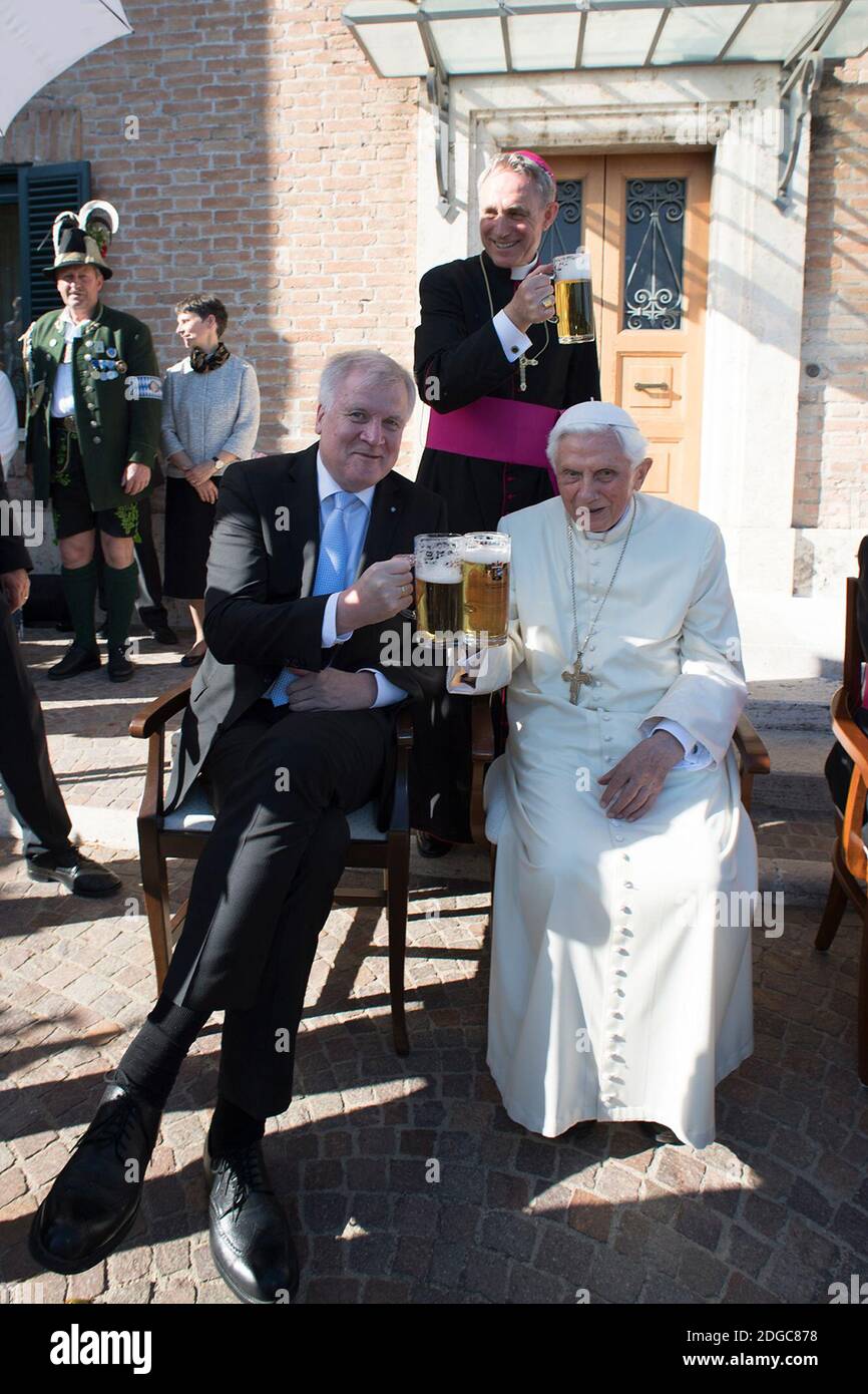 Monsignor georg ganswein hi-res stock photography and images - Alamy