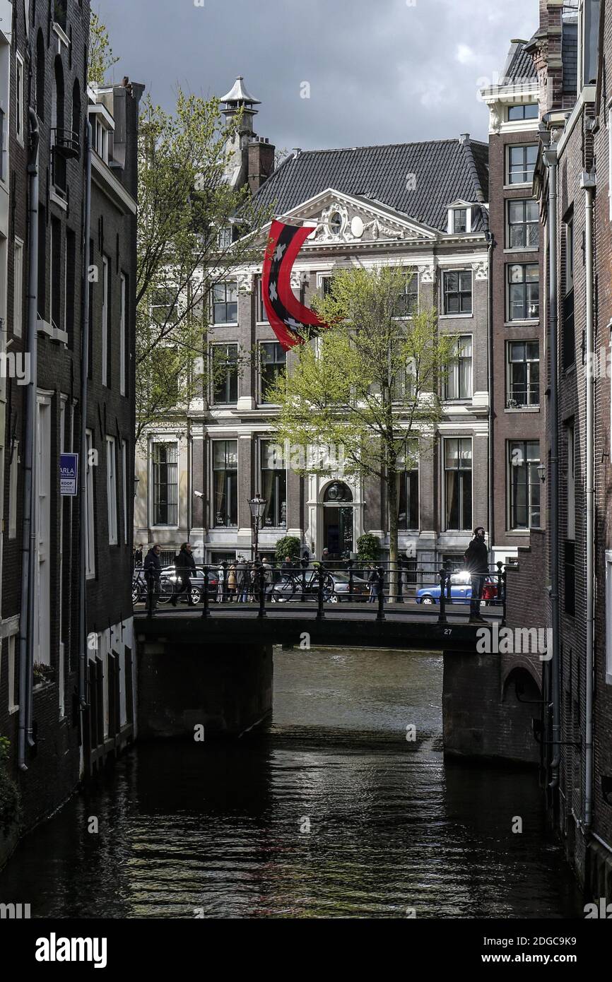 Spring illustration in the Single Canal area of Amsterdam, Netherlands ...