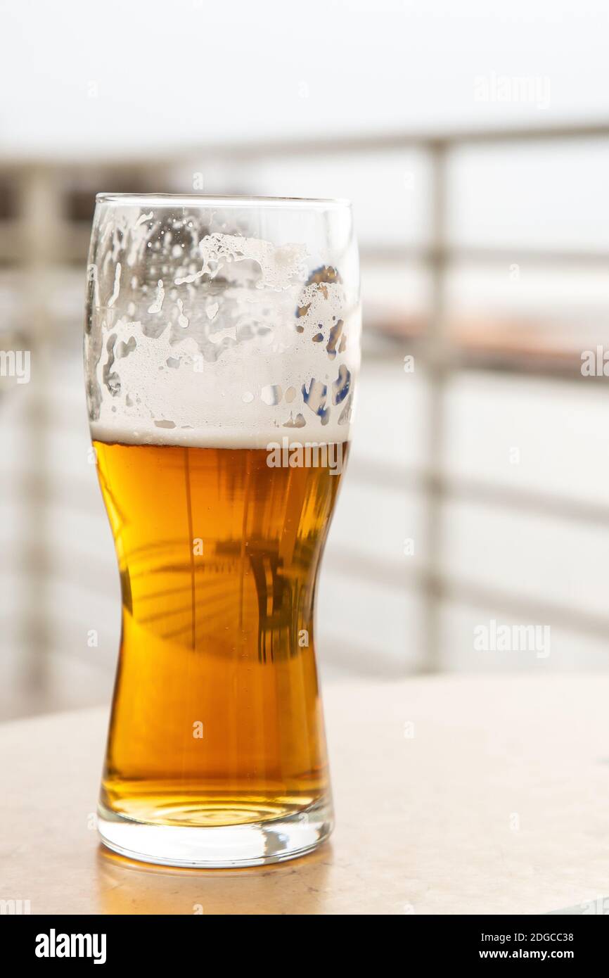 Beer vertical hi-res stock photography and images - Alamy